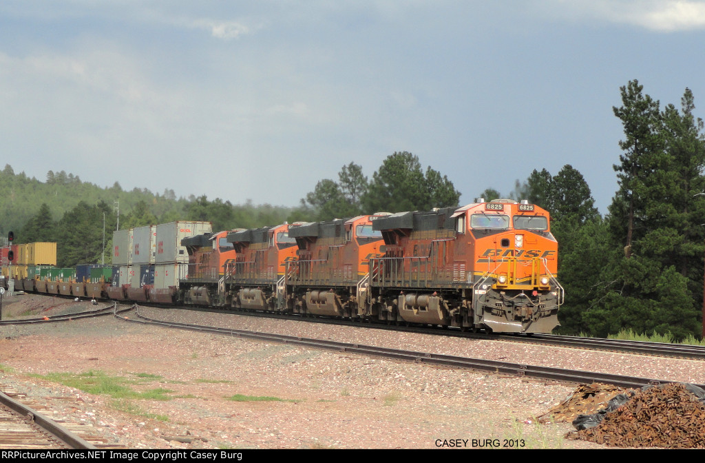 BNSF 6825